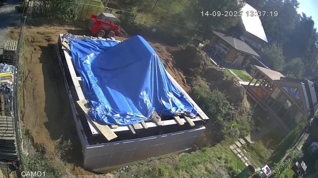 Закапываю подвал.