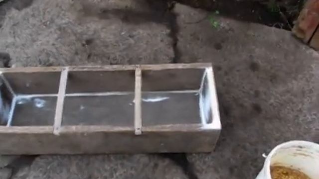 Простейшая самодельная кормушка для поросят / свинок – Дедово корыто