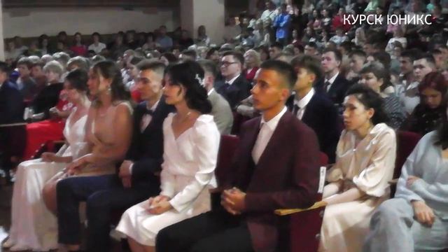 ВЫПУСКНИКИ 2022 п. Пристень. Вручение аттестатов. (1 часть) 24.06.2022. Курская область..mp4