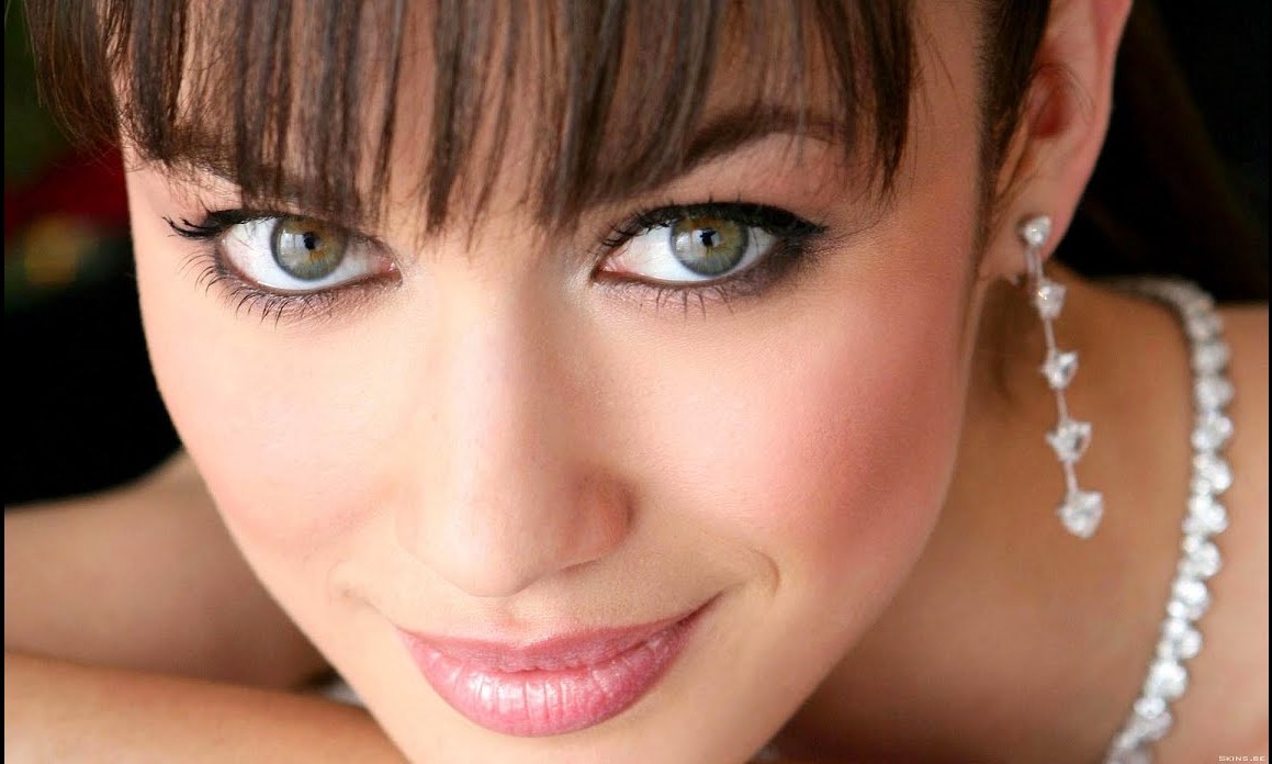 Женские глаза.