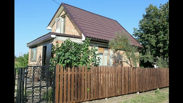 Строим красивый бюджетный деревянный забор.mp4