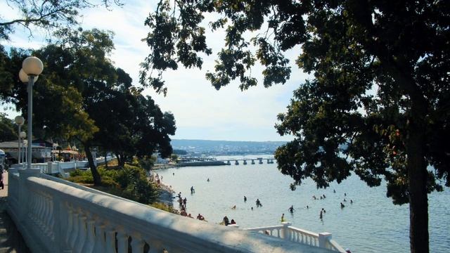 По набережной Геленджика 🌊 Толстый Мыс и дуб и кот учёный, алые паруса 🫰