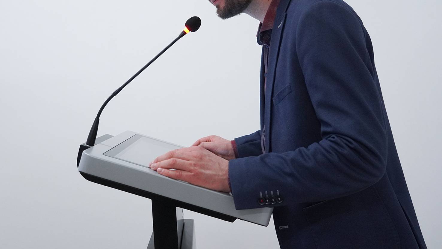 Интерактивная трибуна UTS Magister: Ваш ключ к безукоризненным выступлениям