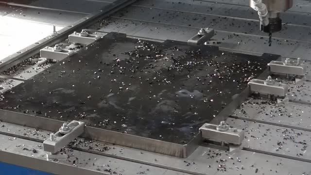 Скоростное сверление стали сверлом ф 5,8 мм на фрезерном станке с ЧПУ TRACE-MAGIC портального типа