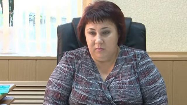 Предприятие 'Зеленый город' спиливает аварийные деревья. Май 2012 год.