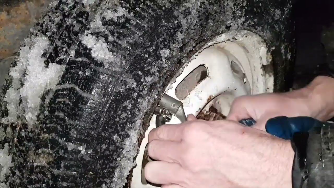 Нива шевроле и лодка на прицепе