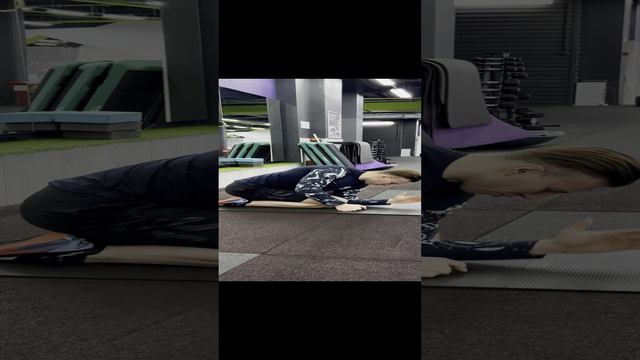 мобилизация грудного отдела сидя на голени