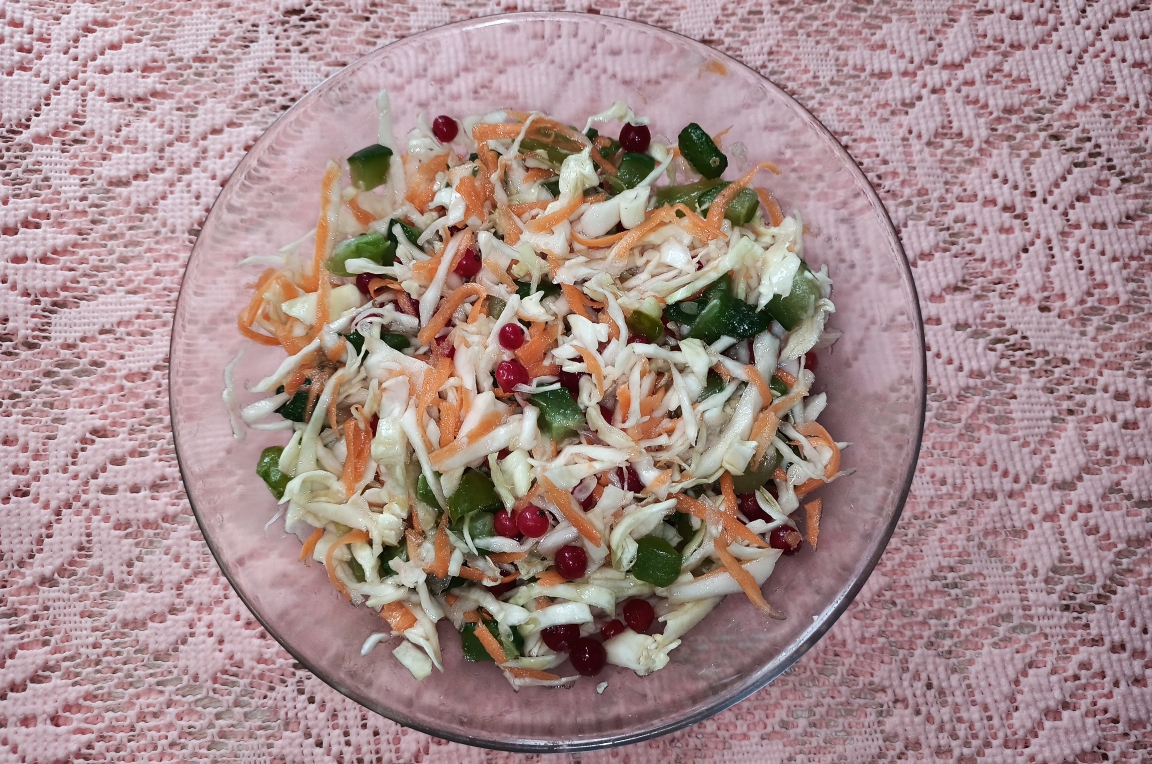Салат из капусты особенный. Кулинарный рецепт.