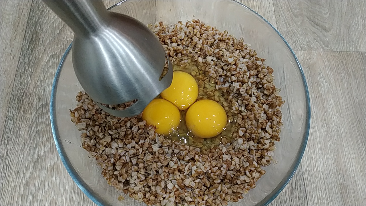 ВЗБИВАЙТЕ ГРЕЧКУ С ЯЙЦАМИ!! КОГДА ДЕНЕГ НЕТ, ДО ЗАРПЛАТЫ ДАЛЕКО.Котлеты без мяса.mp4