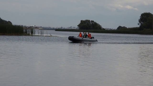 АЗИМУТ  expedition 470 + Меркурий 25л.с 4 такта 4 человека.mp4