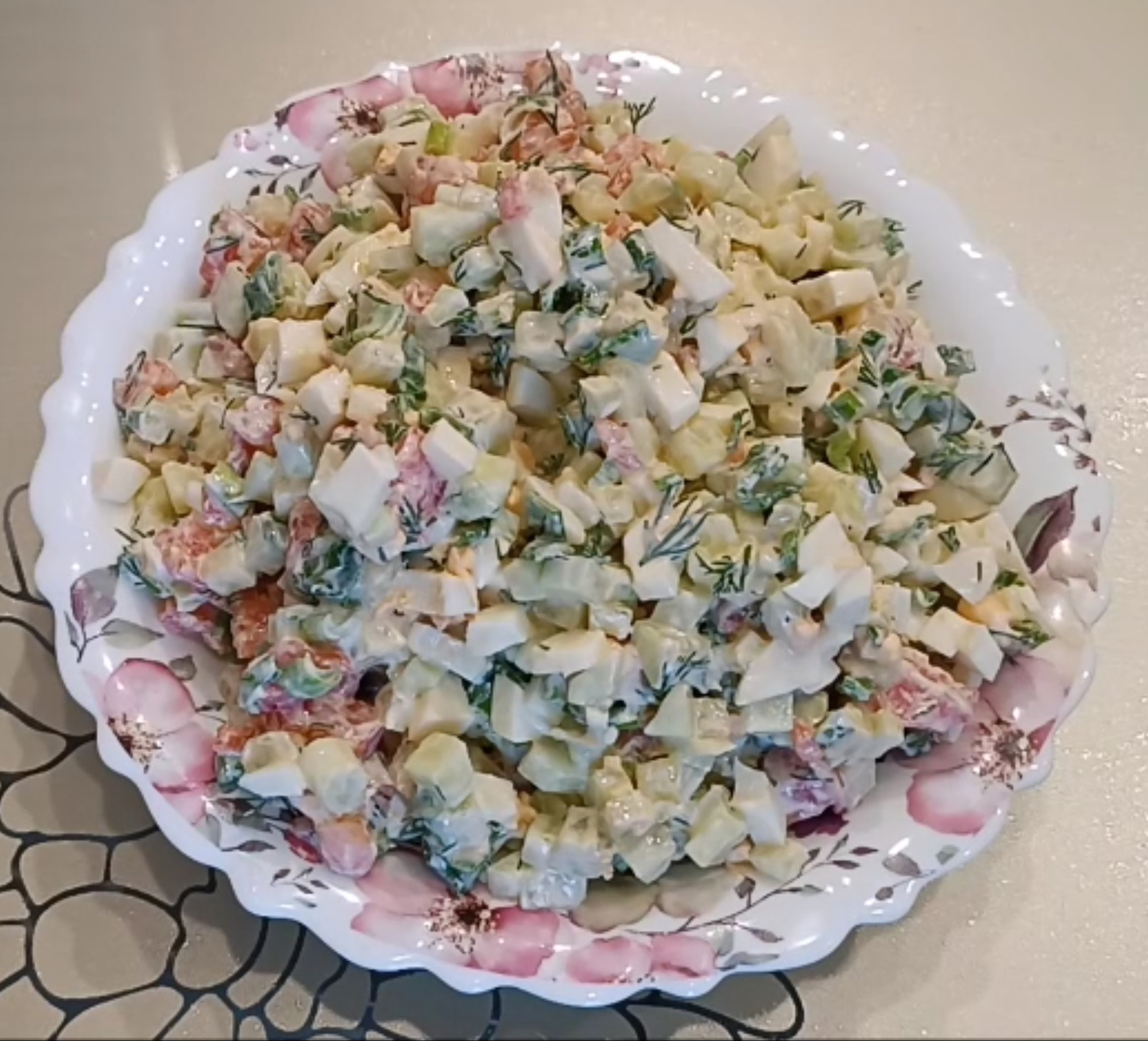 Салат с красной рыбой