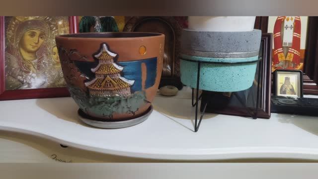 Раскрашиваем глиняный горшок вручную эмалью