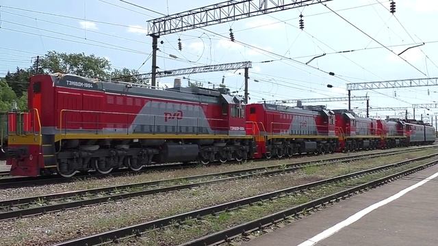 Эл.-воз ВЛ10У-160 (ТЧЭ-19) со сплоткой новых тепловозов ТЭМ18ДМ-1991/1992/1993/1994 на ст. Узуново.