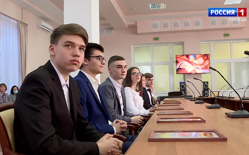 В Усмани наградили талантливую молодежь