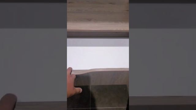 Обзор внутри - недорогая гардеробная система, изготовленная для комнаты-кладовки.