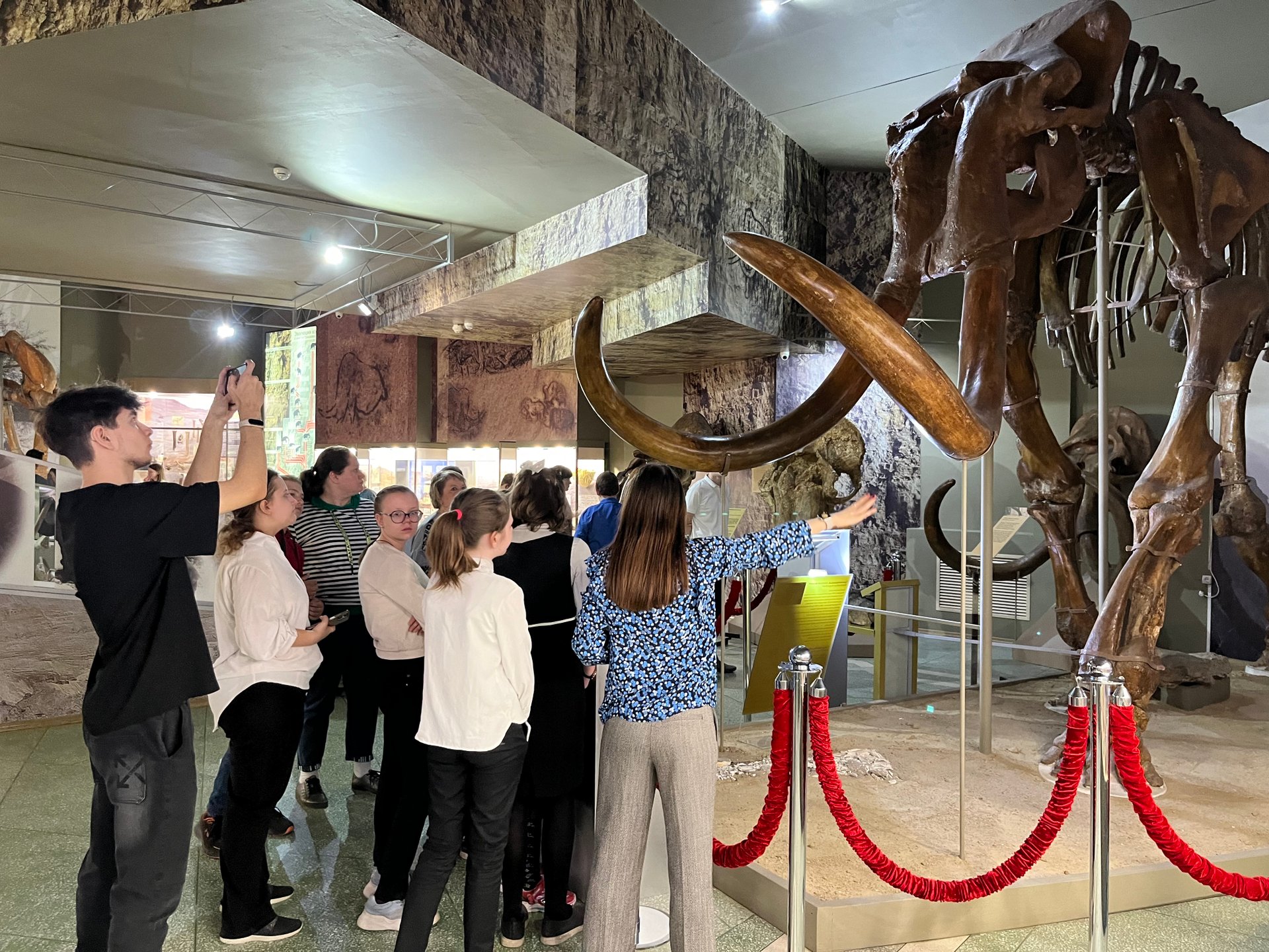 Видеоэкскурсия по залам экспозиции «Следы Земной памяти» для проекта «Музей для каждого»