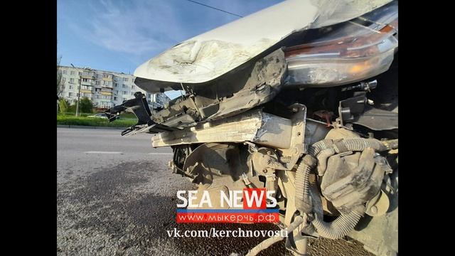 Легковушка "нырнула" под военный Урал.