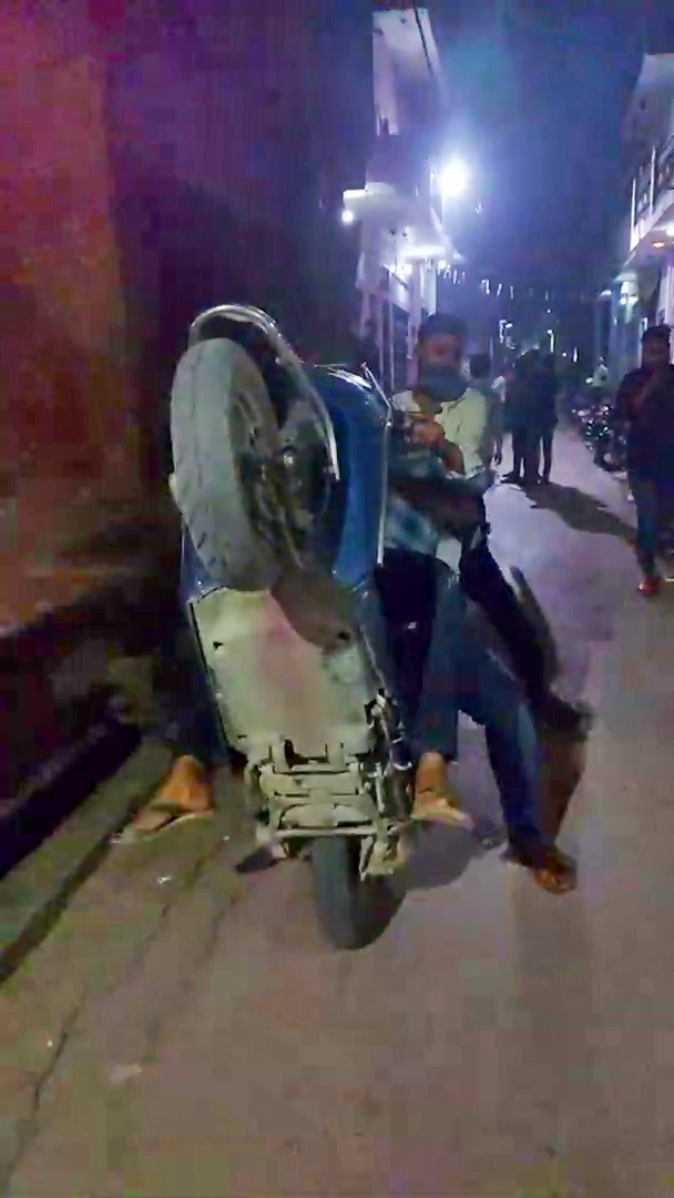 Забавный трюк со скутером провалился в Индии