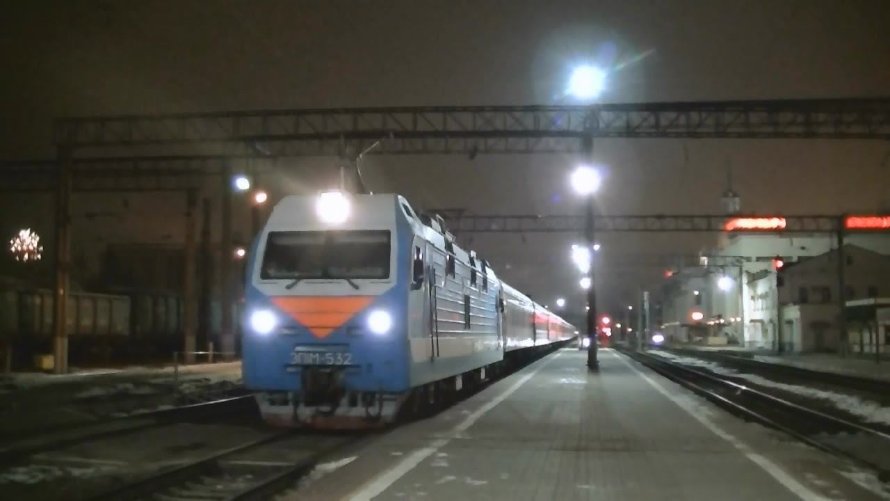 "Под залпы фейерверков" // ЭП1М-532 с поездом №682 Адлер - Ростов-на-Дону и приветливый помощник