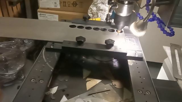 Лазерная резка, сталь, крупным планом