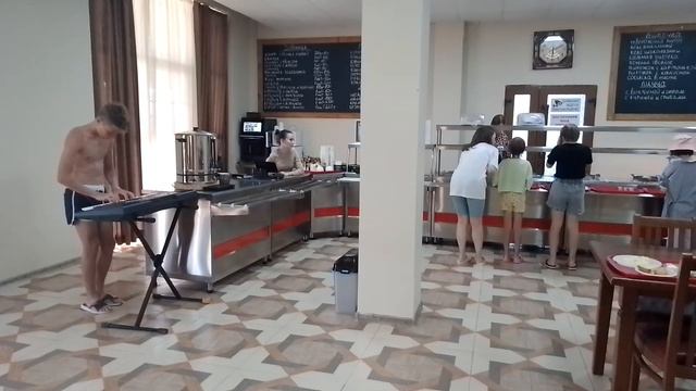 Зарабатываю кофе в "ресторане"