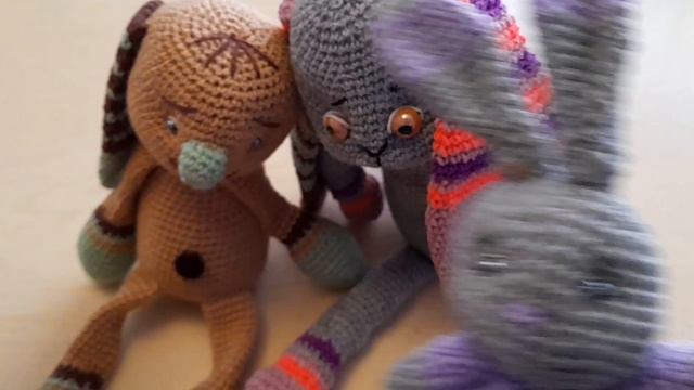 Обзор вязаных зайчиков