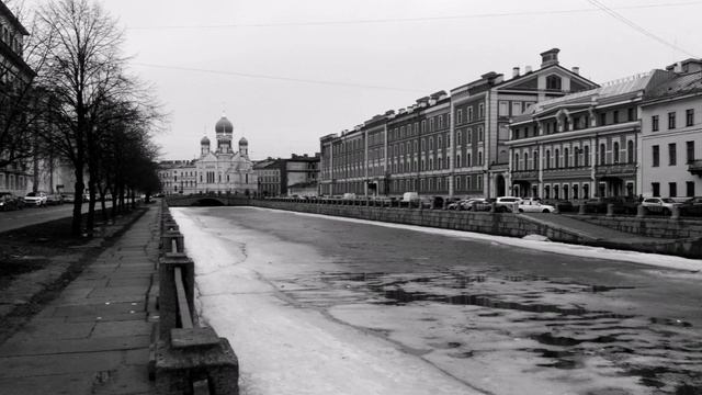 "ЧУЮ, БАБЫ, ГДЕ-ТО РЯДОМ МЕНТ!"... (Фото Марины Ильчук (СПб) - песня женской группы Воровайки)