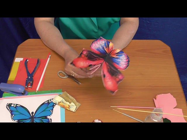 Делаем порхающую бабочку из бумаги