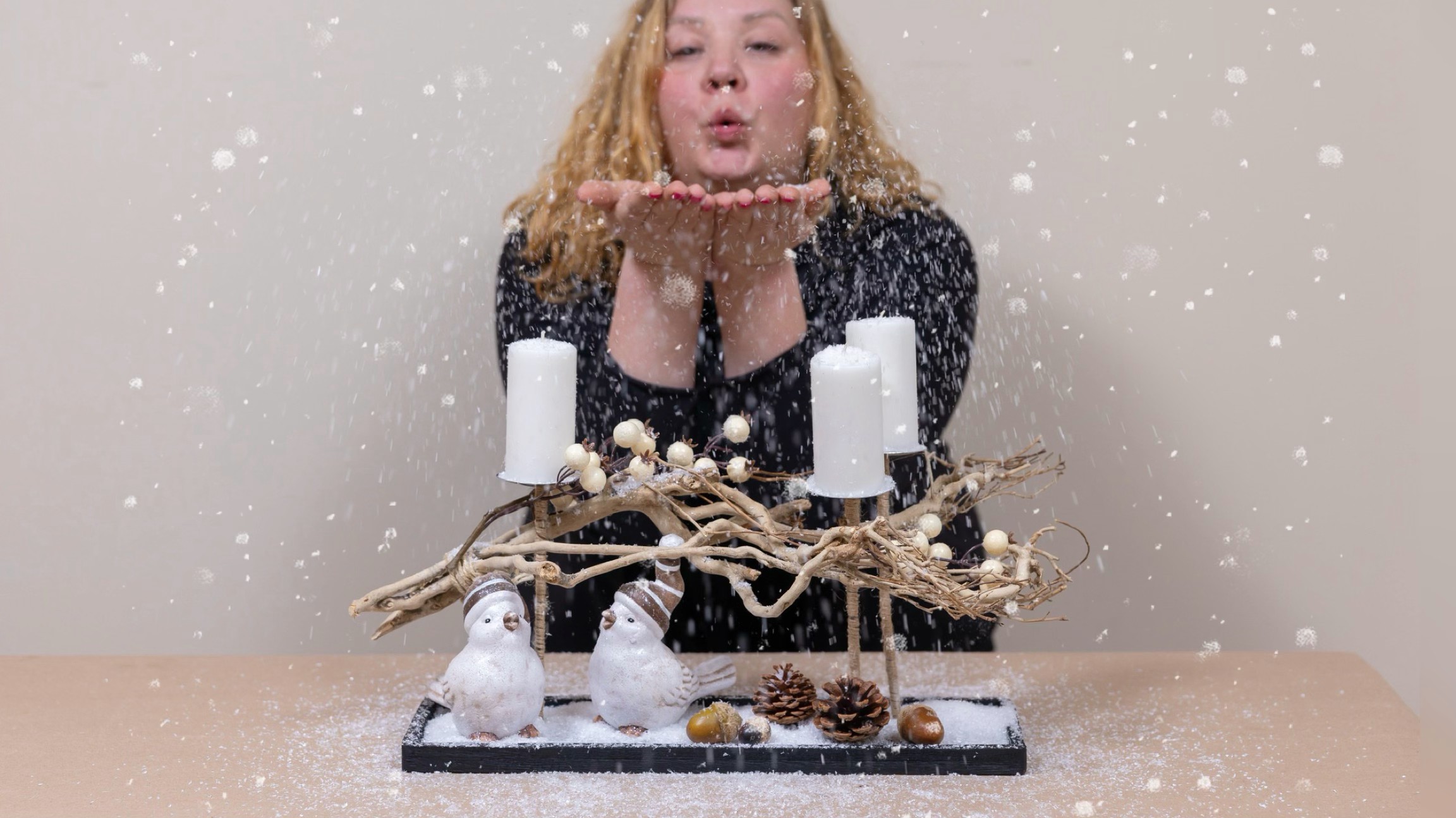 Декоративная подставка со свечами для украшения интерьера