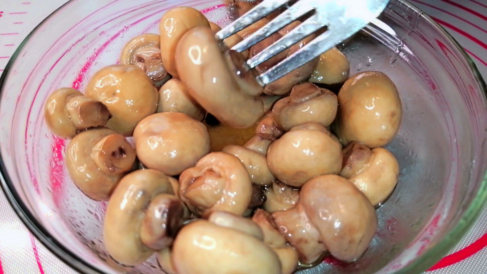 Быстрые маринованные шампиньоны. Трачу всего за 10 минут и обалденная закуска готова