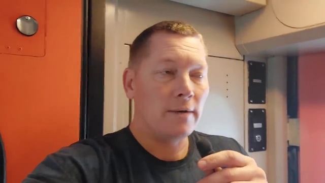 Сейчас люди едут только на вахту.