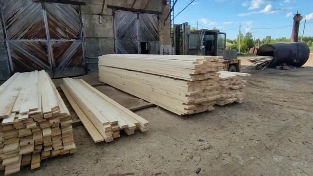 как использовать львовский погрузчик при распиловке на ленточнопильном оборудовании.mp4