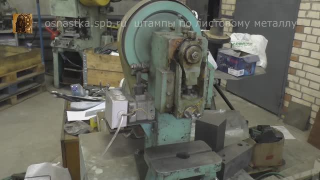 Эксцентриковый настольный пресс усилием 0,5 тонны.