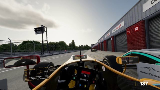 Oulton Park. Хаос.