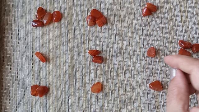 Как мы сможем вновь зажечь искру в отношениях между нами? Гадание на камнях.