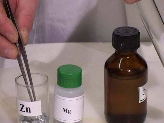 021  Взаимодействие уксусной кислоты с металлами