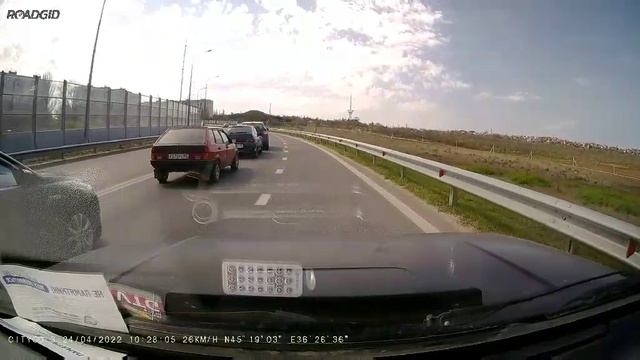 керченская женщина готова готова ругаться даже в хорошую погоду)).mp4