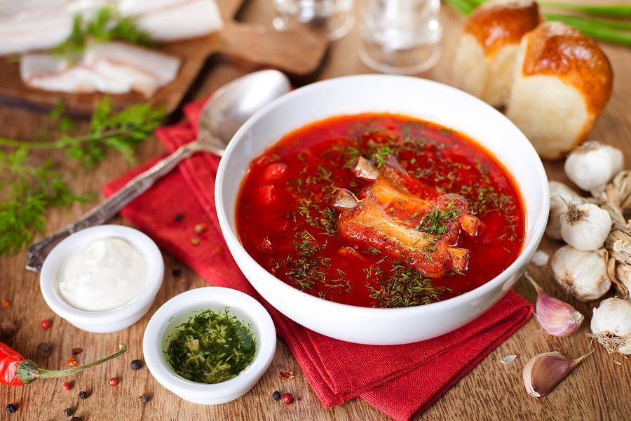 Домашний борщ на свиных ребрышках