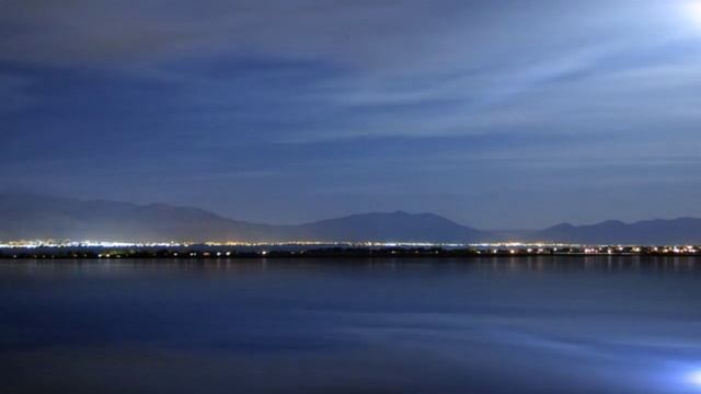 Понедельник нерешительно