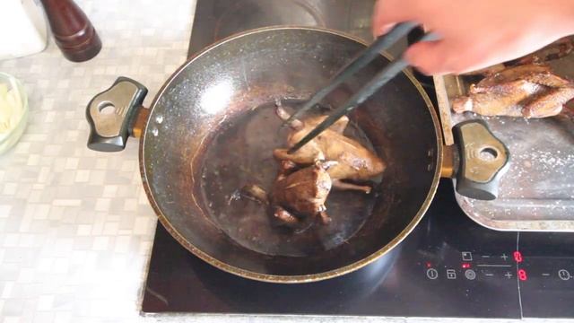 Вальдшнепы, фаршированные черносливом, с картофелем и луком_ ароматный ужин быстро и вкусно.mp4