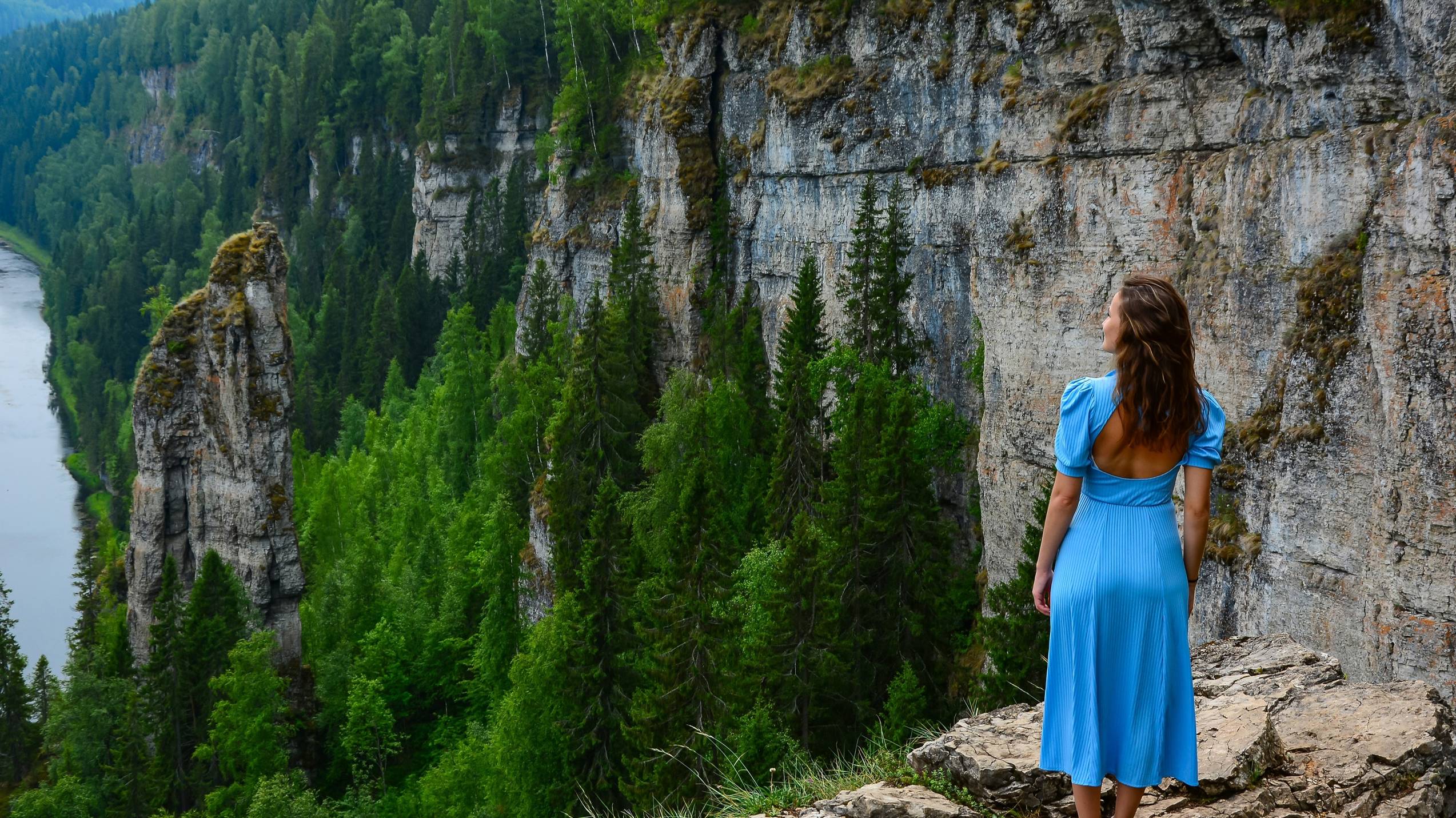 "УРАЛЬСКАЯ РЯБИНУШКА"... (Фото Сергея ЗЛОБИНА (г. Чусовой) - Уральский Русский Народный Хор)