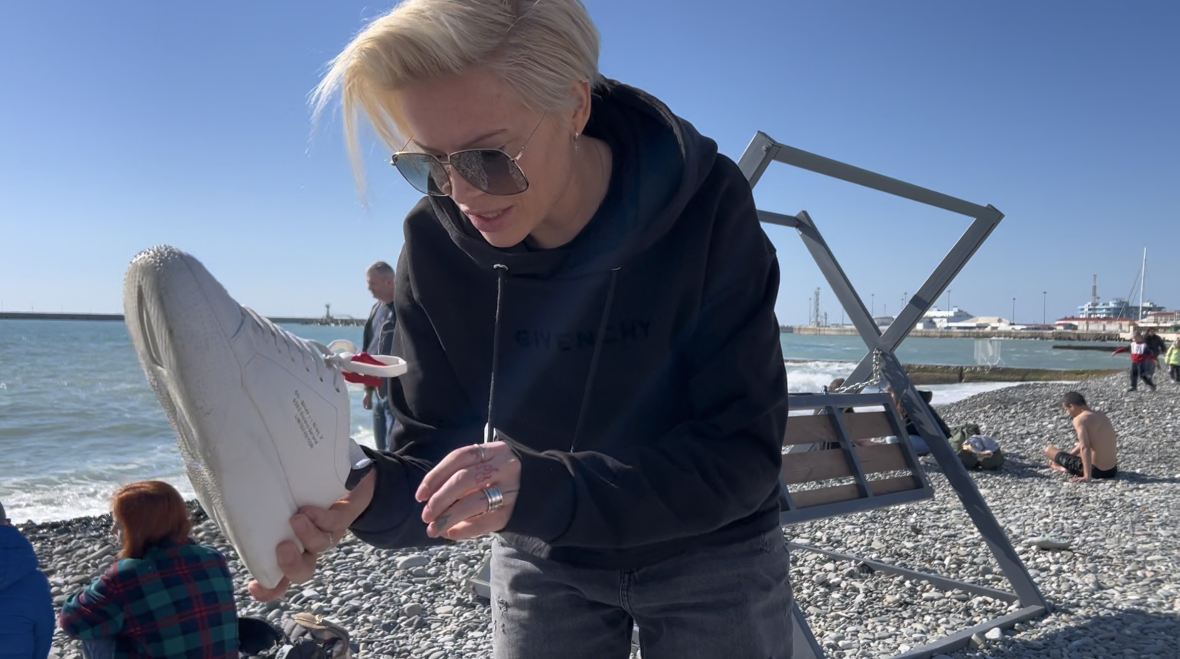 Море меня не отпускает ?
последние часы отпуска на пляже в Сочи?