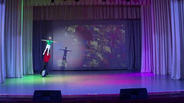 Акробаты на моноколесе "Риф енд Диско" ШКБ