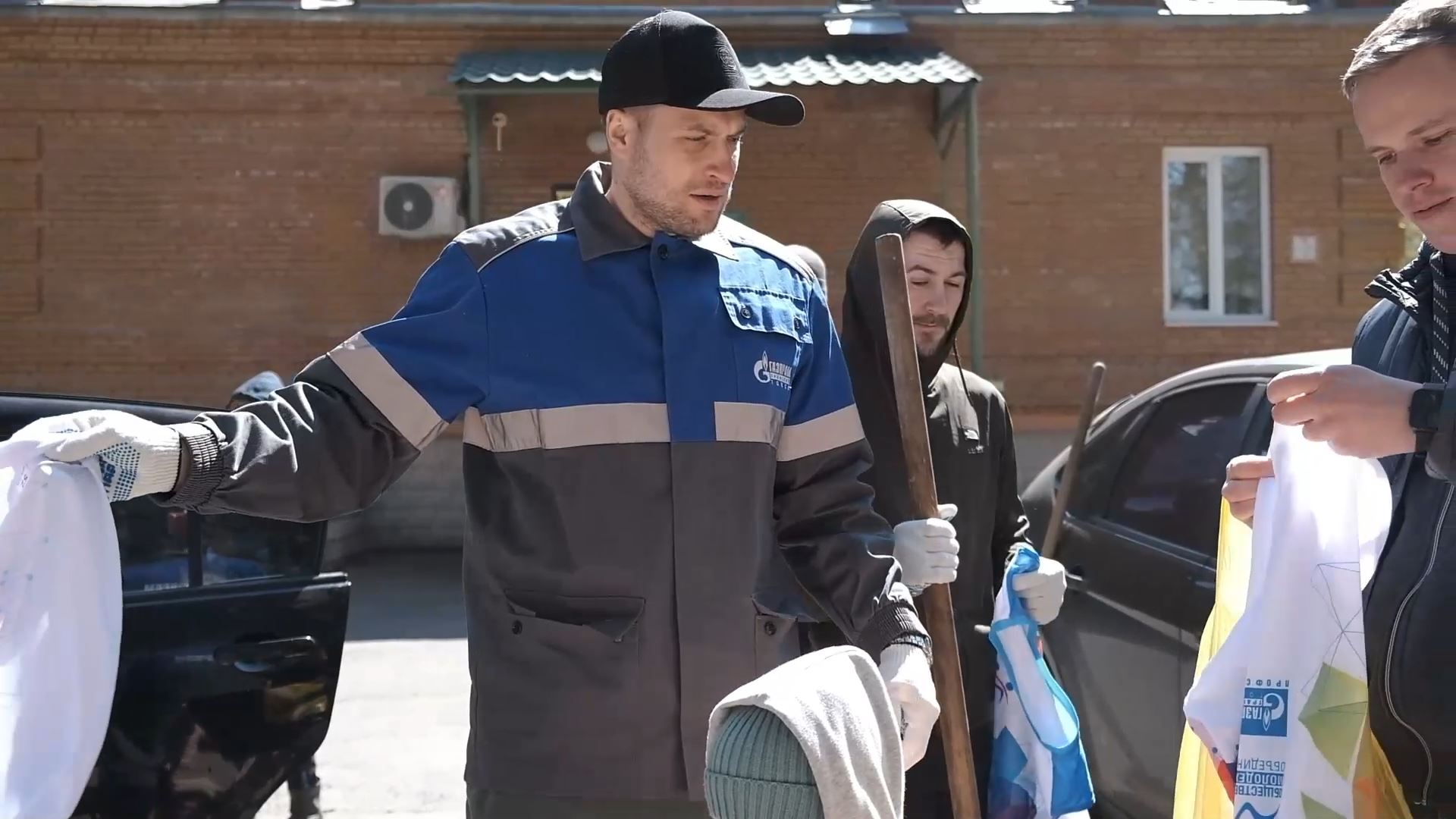 Молодежь томских филиалов оказала помощь Дому ветеранов