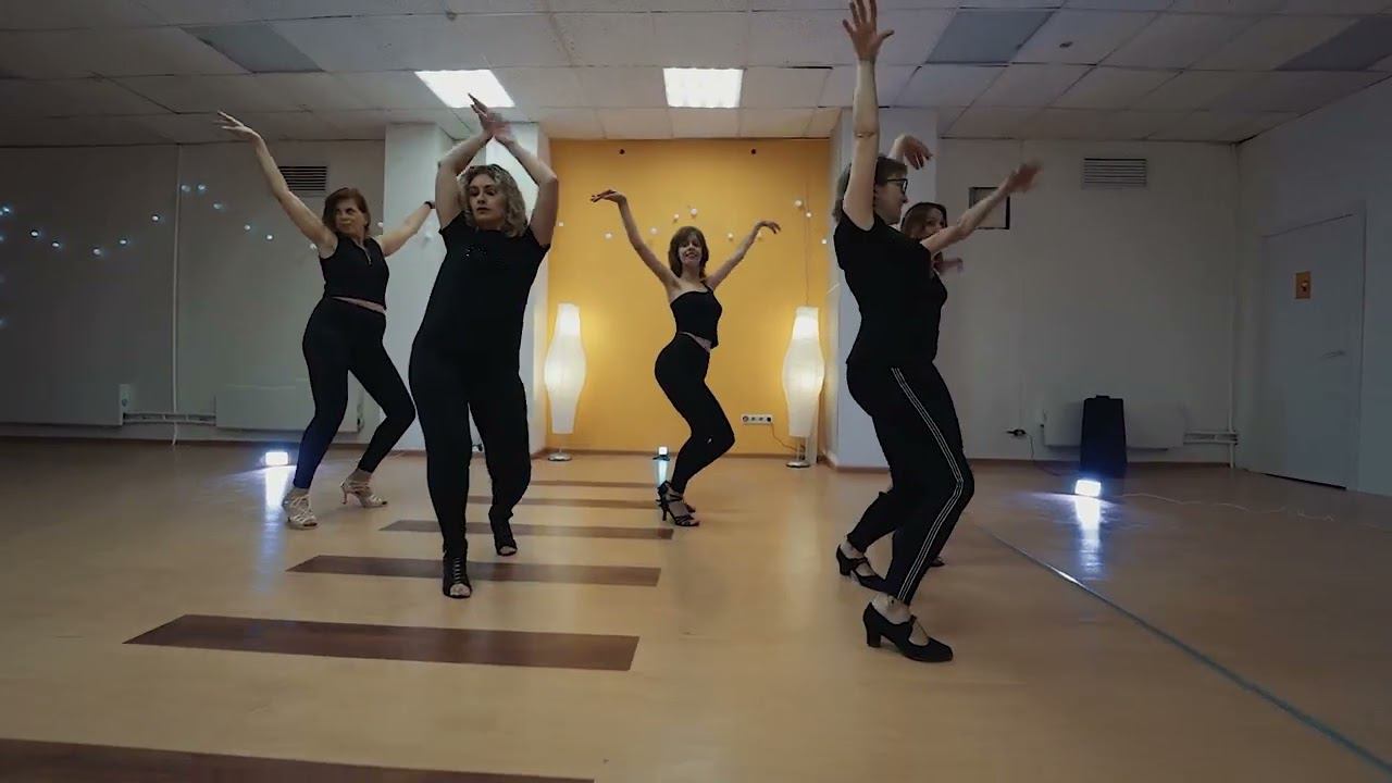 Танцы в студии ЛИНИЯ