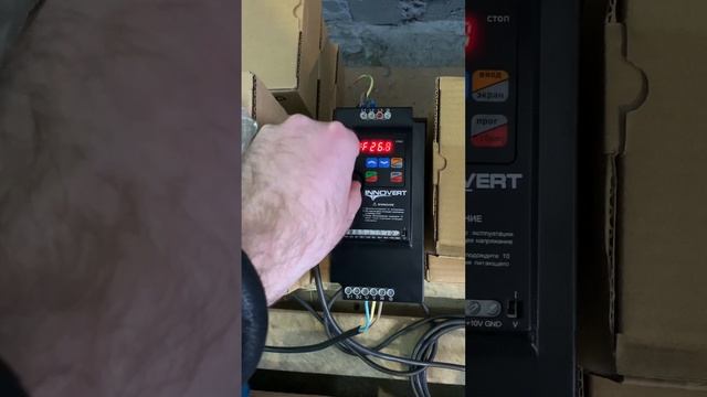 Обзор Подключение частотного преобразователя 3,7 кВт isd372m21e к электродвигателю 3 кВт INNOVERT
