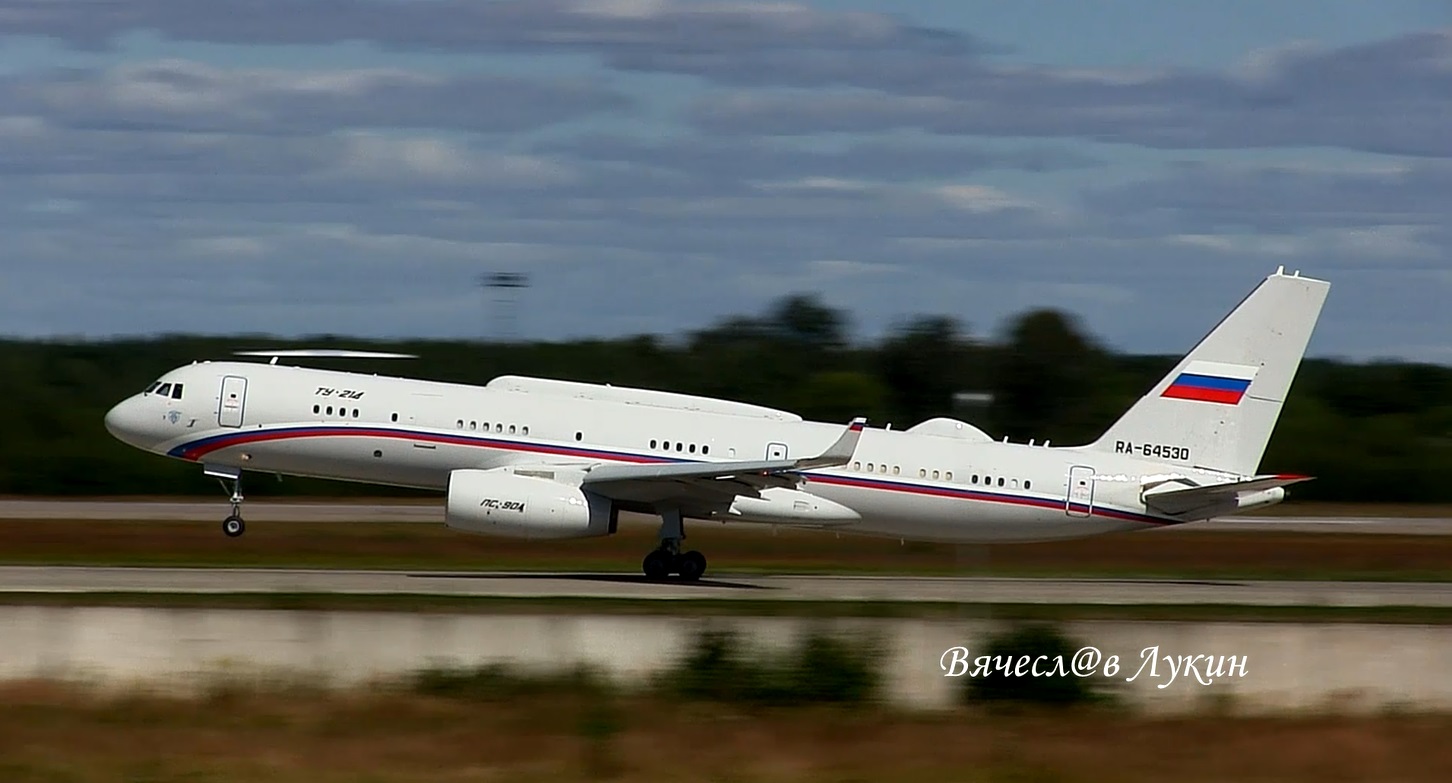 Ту-214ПУ-СБУС RA-64530 Посадка, взлёт конвейер