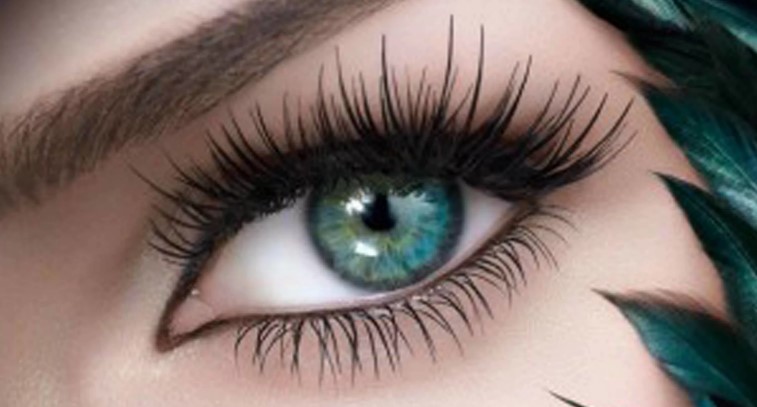 Искать в толпе знакомые глаза... Автор текста Юлия Игоревна Шувалова. Стихи.