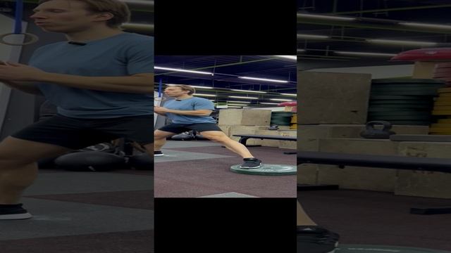 Казачий присед, одна нога на возвышенности