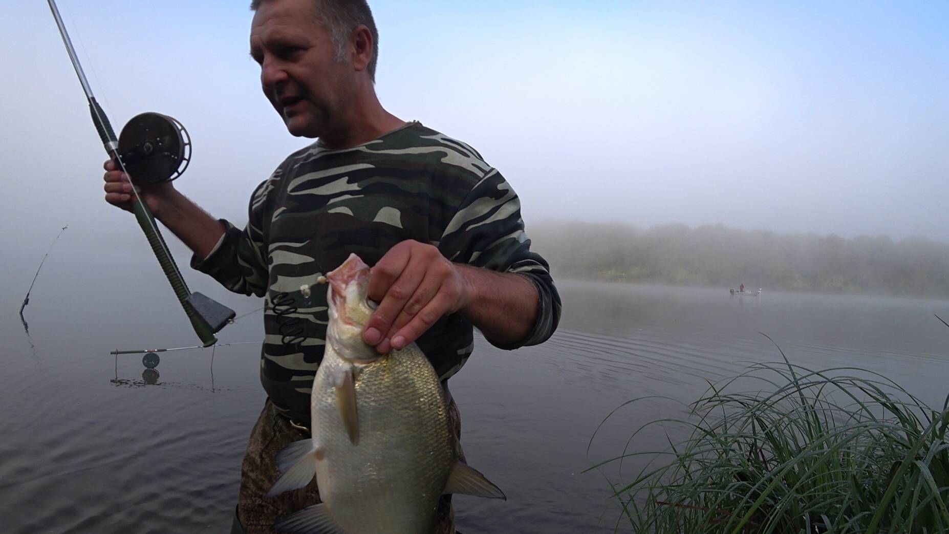 Ловля леща на сало. Рыбалка с ночёвкой. Пробуем половить ночью.